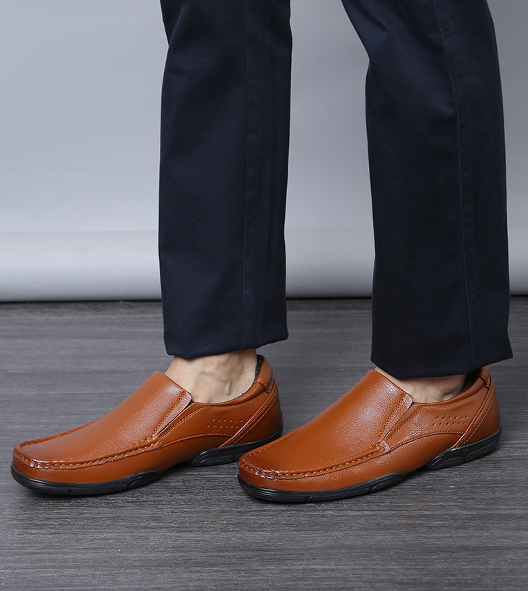 Buy HIS & HERS Opera Pump Shoes In Tan | 6thStreet Qatar