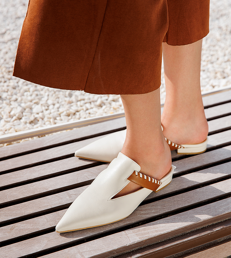 Buy Thuna Nala Pointed Toe Mules In Cream | 6thStreet Kuwait