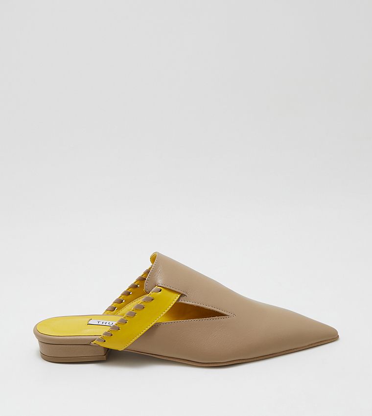 Buy Thuna Nala Pointed Toe Mules In Beige | 6thStreet Kuwait