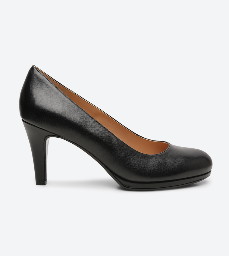 Buy Naturalizer Michelle Pumps Black In Black | 6thStreet UAE