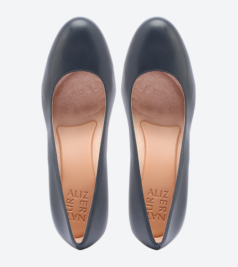 Buy Naturalizer Michelle Pumps Navy NAMICHELLE In Navy | 6thStreet UAE