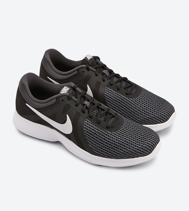 اشتري نايك Revolution 4 Eu Round Toe Sneakers Black بلون أسود | 6ستريت ...
