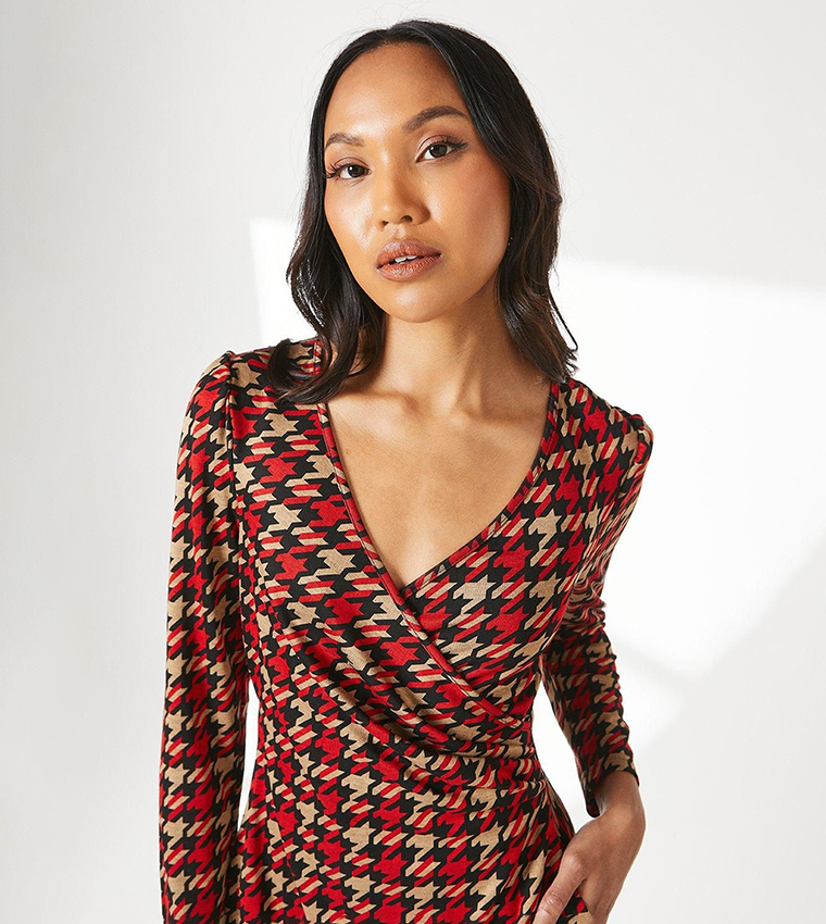 Buy Principles Dogtooth Jacquard Wrap Dress In Red | 6thStreet Saudi Arabia