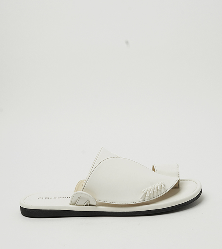 Buy GEOOMNII STAVROS One Toe Arabic Sandals In White | 6thStreet UAE