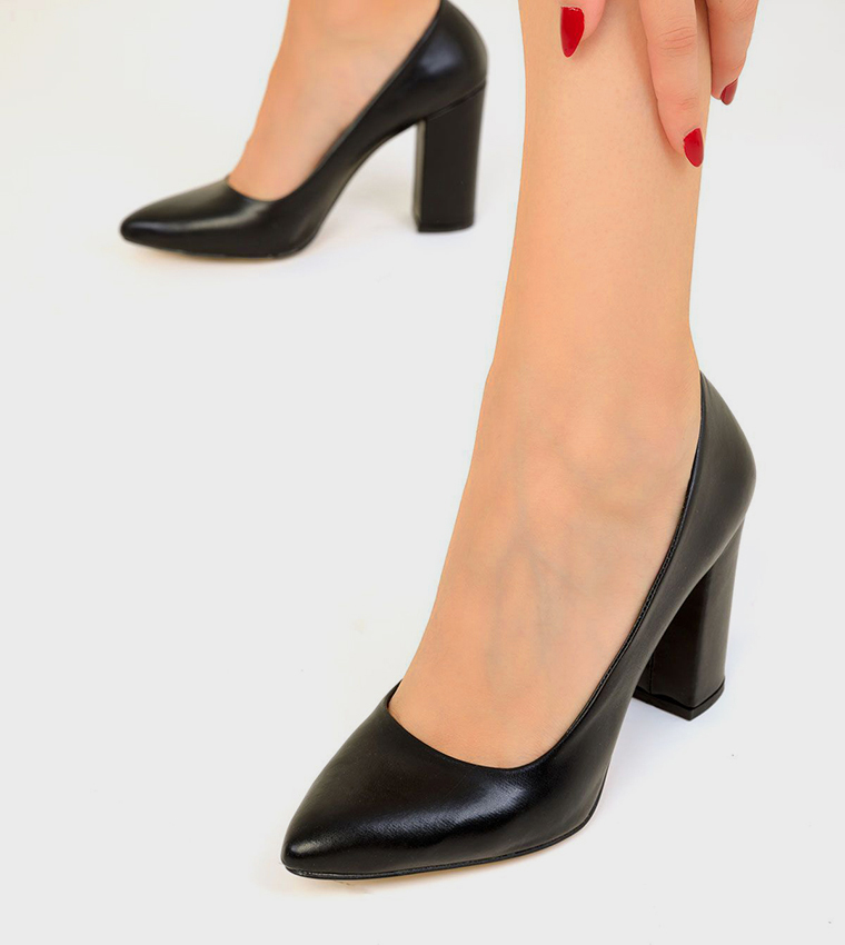 Buy SOHO Outlet Ten Classic Block Heel Pumps In Black | 6thStreet UAE